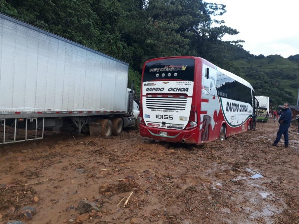 Derrumbe Mantiene Cerrada La Vía Caucasia Medellín Larazón Co