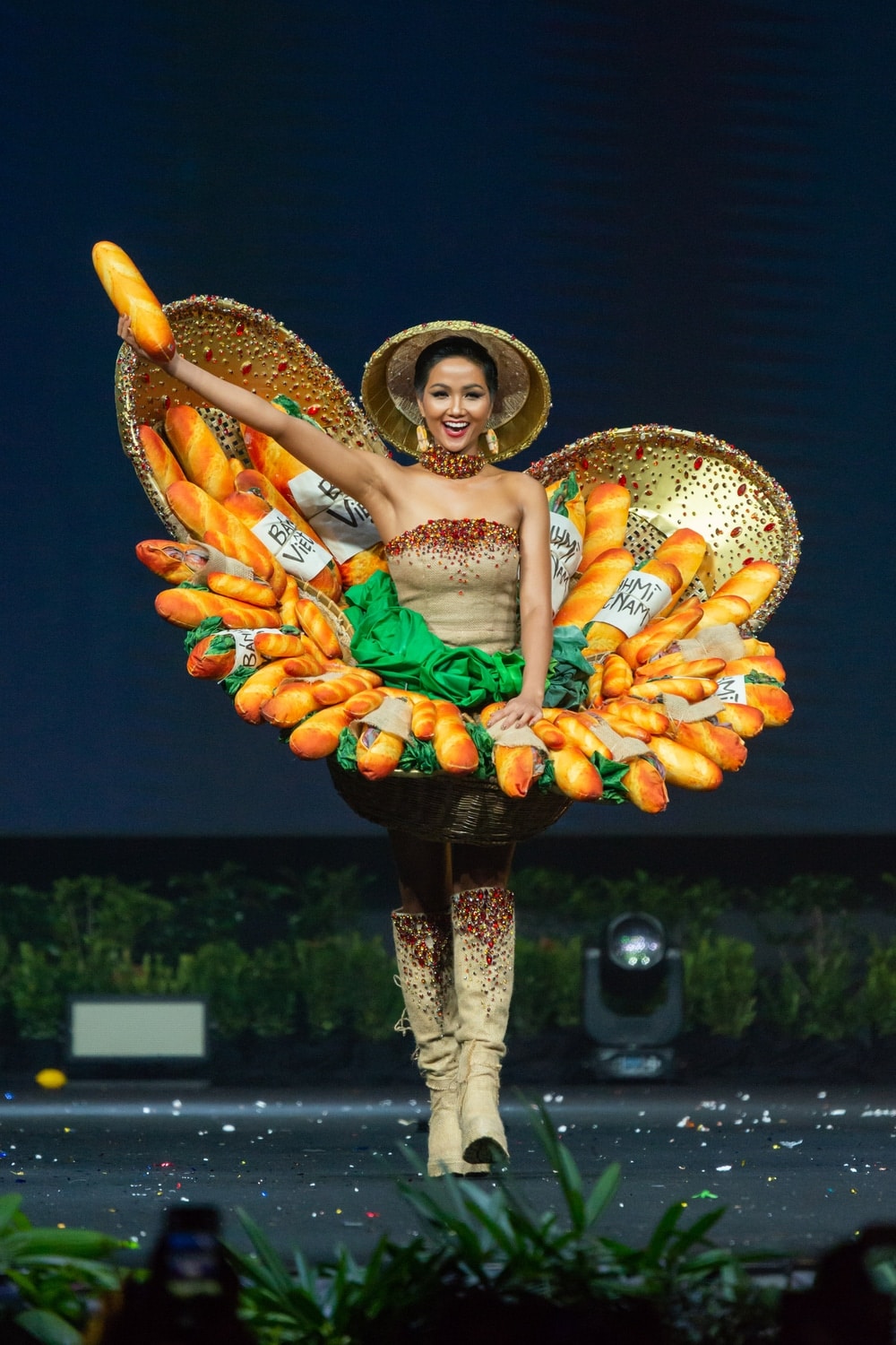 Los 10 trajes típicos más criticados en la historia del Miss Universo ...