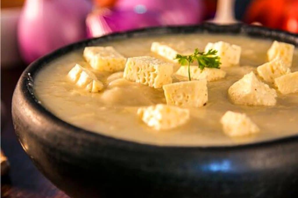 El mote de queso colombiano ingresa al top 100 de las mejores sopas del ...
