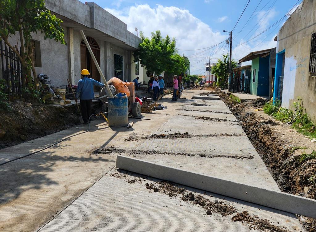Avanza la pavimentación en los barrios de la Comuna 4 – LARAZÓN.CO