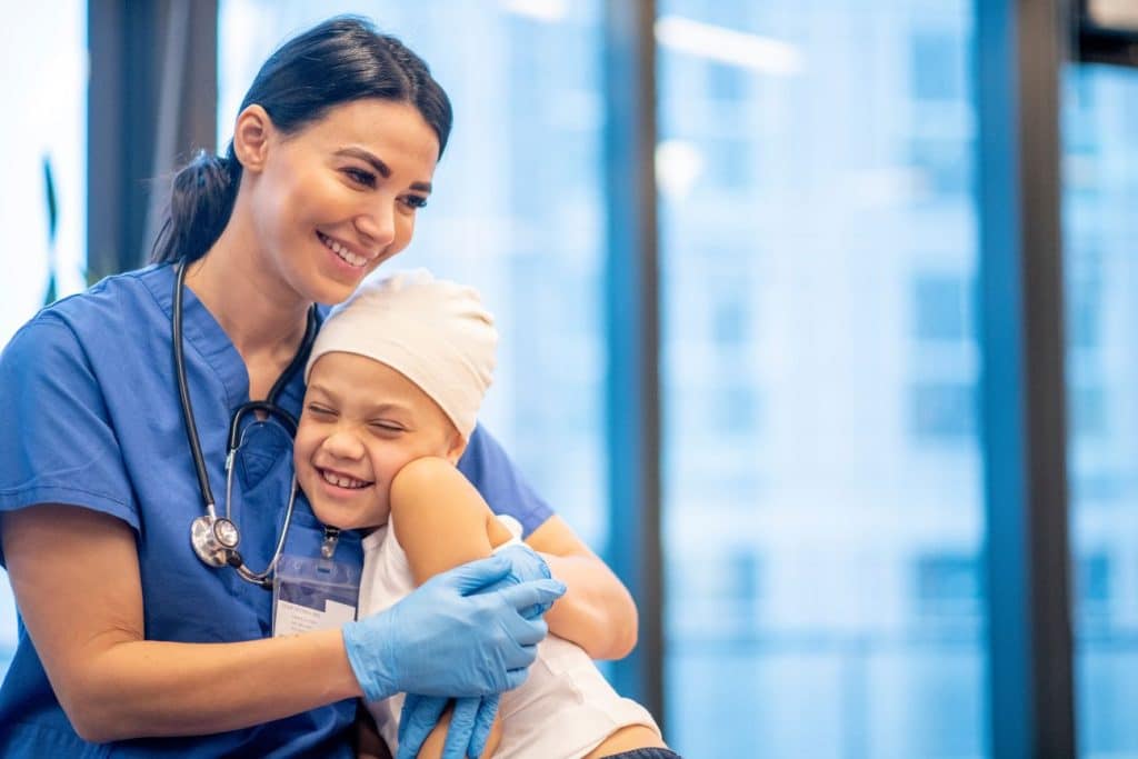 Unos 1.800 niños y niñas en Colombia viven con cáncer: Defensoría ...