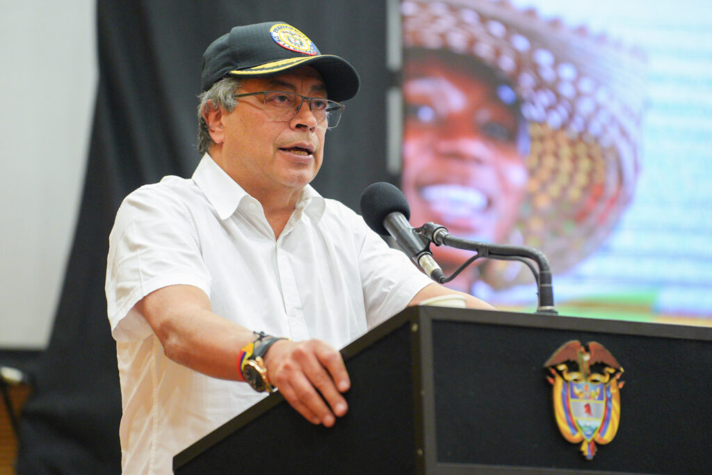 Presidente Petro propuso ejecución directa de obras públicas por parte ...