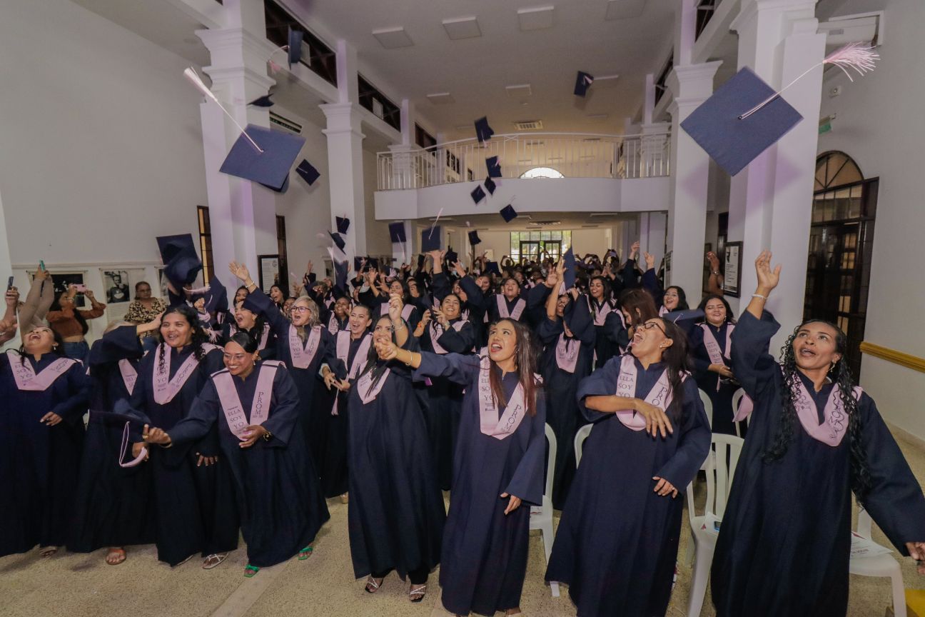 Unas 70 mujeres cereteanas se graduaron de “Ella soy Yo” y nueve recibieron capital semilla para ...