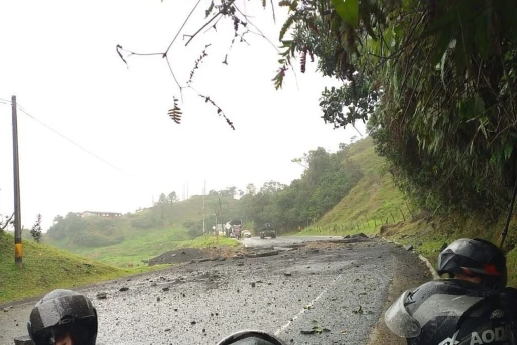 Grupos Ilegales Dinamitan Vía Medellín Costa Atlántica A La Altura De