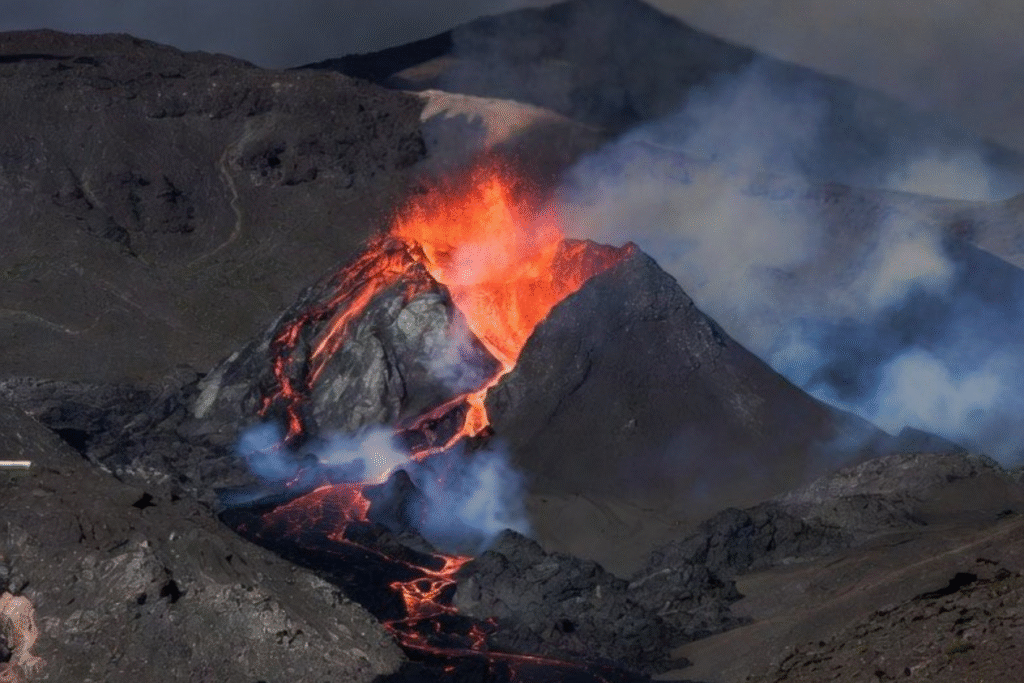 Volcán Puracé emite columna de ceniza de 800 metros y registra diez ...